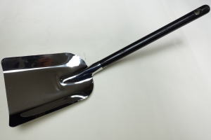 スコップの幅 17cm スコップの長さ 20cm 全体の長さ 52.5cm 大きなバーベキューコンロや業務用こんろの灰を取るのに便利なスコップです。 ステンレス製ですので火に強く軽くて丈夫で錆びません。