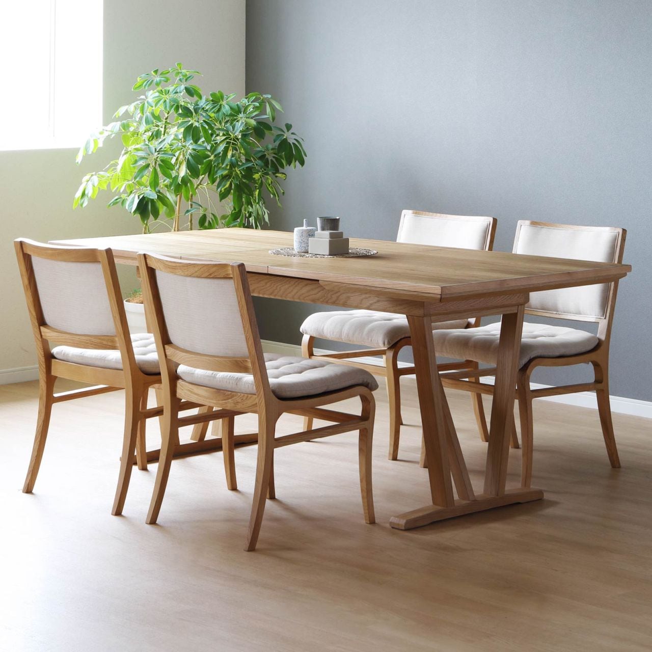 商品仕様 カテゴリ 伸長式タイプ 商品名 伸張テーブル 商品サイズ・重量 幅140-180×奥行85×高さ72cm（47.4kg） 梱包サイズ・重量 天板：幅146×奥行92×高さ16cm（46kg） 脚部：幅64×奥行38×高さ63cm（...