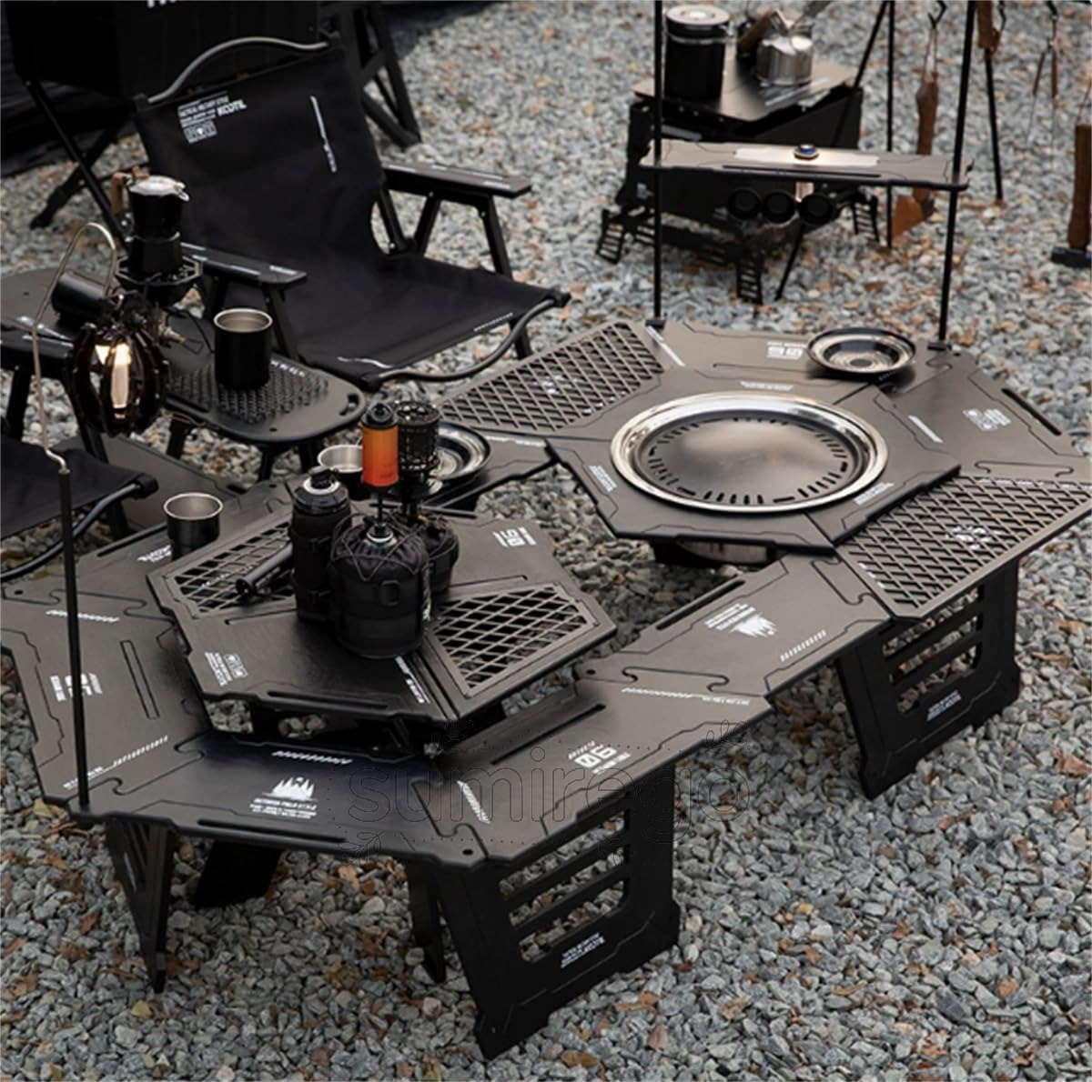 · 【多目的バーベキューグリル】：キャンプバーベキュー、焚き火調理、キャンプファイヤー加熱に加えて、ポータブルステンレススチールグリルは家族の集まりのために庭で使用することもできます。· 【ポータブルデザイン】：キャンプ用のポータブルグリル...