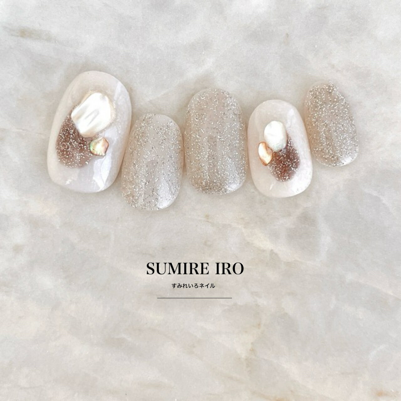 サイズオーダー商品でぴったりネイル アクセサリー感覚で取り外し 使い捨てじゃない！繰り返し何度も使える！ ※使用状況により使用可能回数には個人差があります。 ■商品内容 　　・手の爪のチップ10枚セット 　　・両面テープ1回分 　　・チップ...