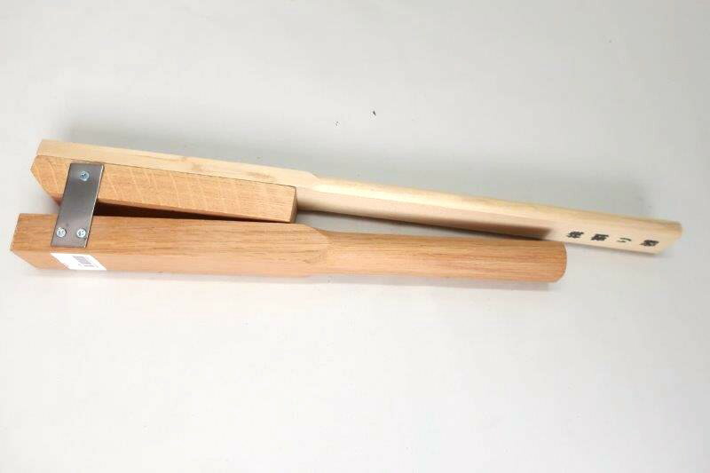 梅割り器 BUM01 梅を割って、種を取り出すのが楽にできます。 安心設計で安全に梅を割ることができます。 ジャムづくりや梅漬け、梅料理に大活躍しますよ☆ 全長　44.5cm食品関連商品 　　　