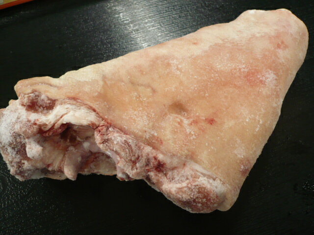 国産豚 アイスパイン（アイスバイン） 　（前スネ） 商品詳細 今回は!国産豚 アイスパイン（アイスバイン）　（スネ）　のご紹介!! あまりお見かけしない珍しいお肉、国産豚のスネ!! 煮込み料理に挑戦してみてはいかがですか?! コラーゲンたっ...