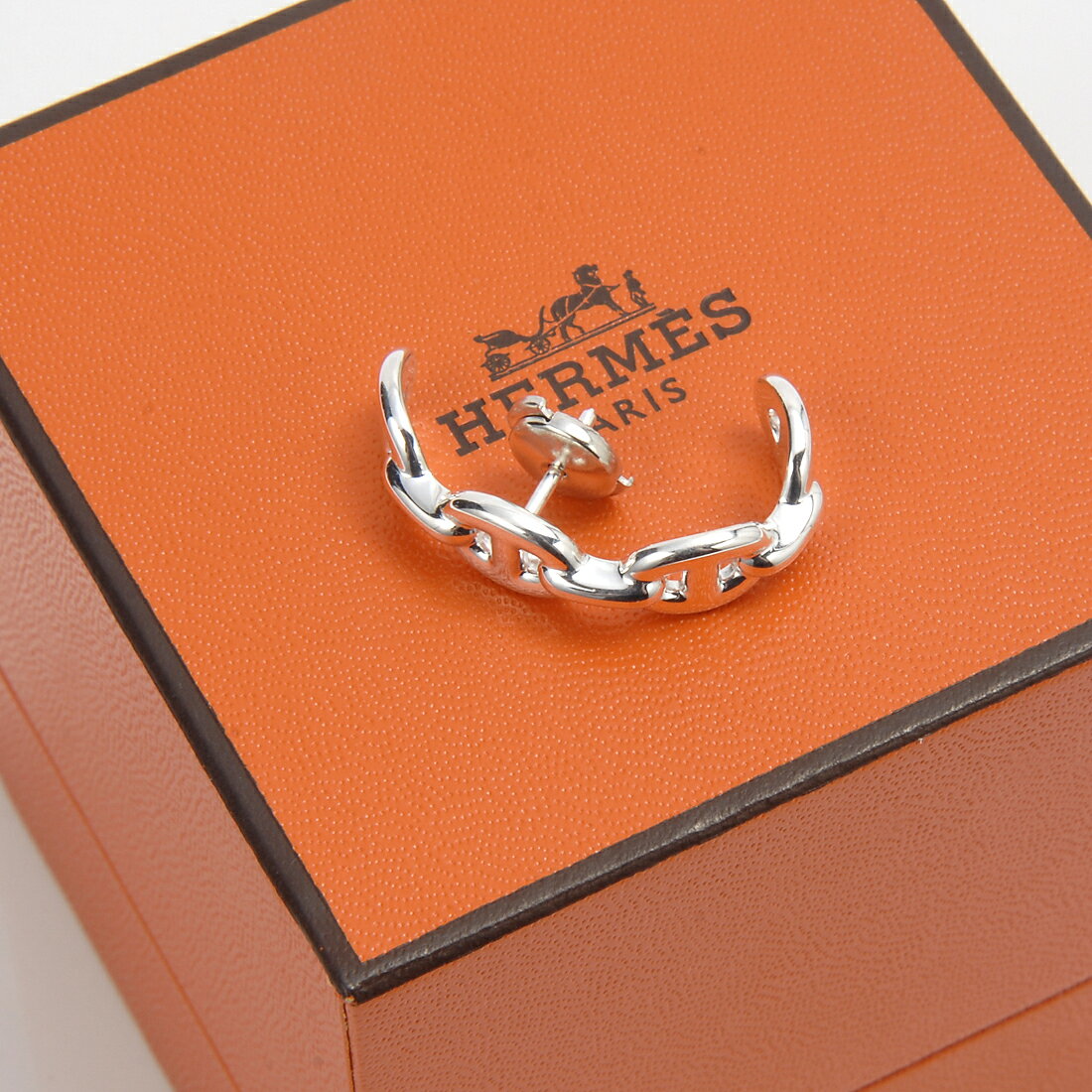 商品コード：HE122513B00 ブランド名：HERMES (エルメス) カテゴリ名：ピアス、アクセサリー、レディース シリーズ名：Chaine dAncre Enchainee (シェーヌダンクル アンシェネ ピアス) メーカー型番：H...