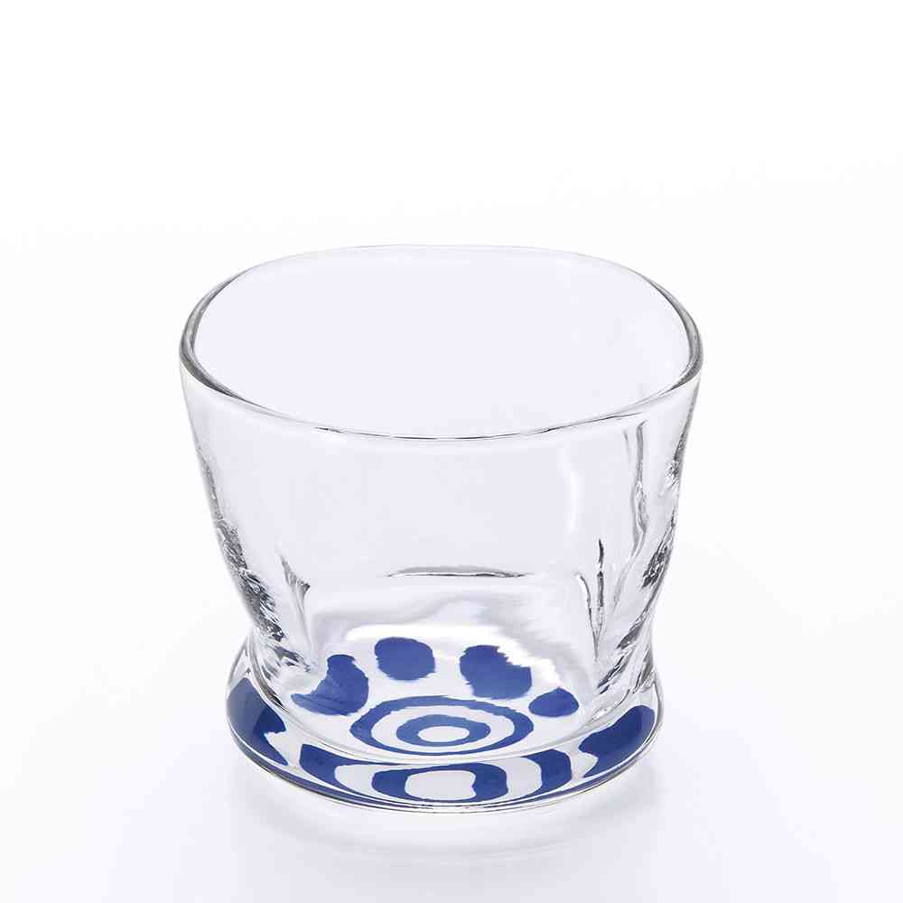 商品説明(製品の特徴)古来より行われてきた「利き酒」で使われる猪口の底には猫の肉球をアレンジした蛇の目模様が入っています。サイズ直径66×54mm素材／材質ソーダガラス問い合わせ先アデリア株式会社TEL:03-4582-3962メーカー名(...