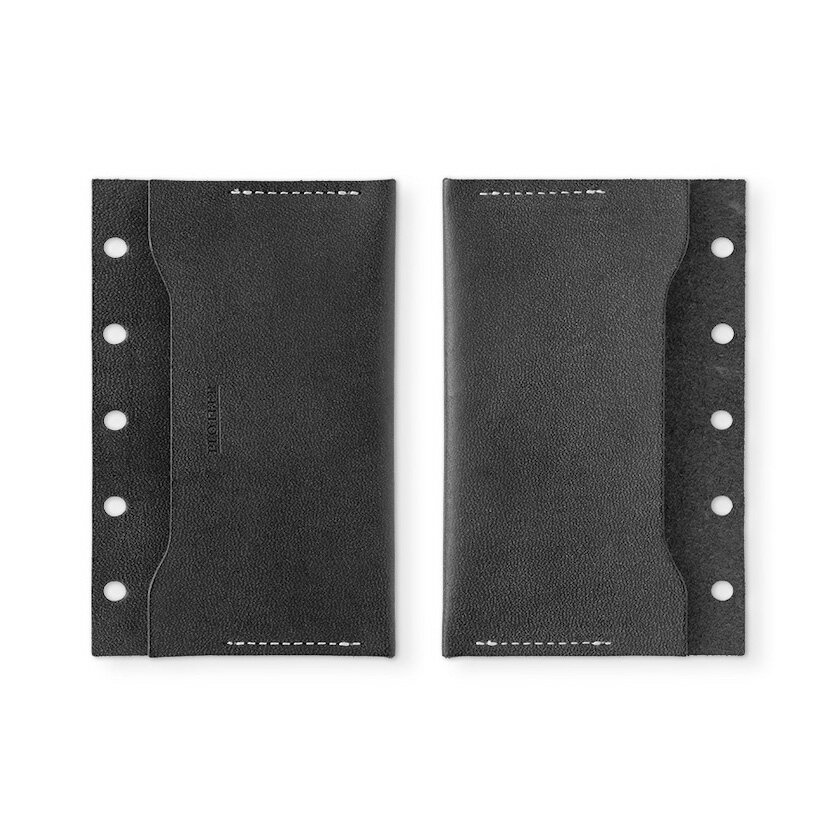 ミニ5レザーバインダーに挟める上質なカードケース。 表裏ダブルポケットバージョンが新登場しました。 ●表裏ダブルポケット 1枚革の仕様は踏襲しつつ、表裏に1ポケットずつ配したNEWバージョン。 もらった名刺を自分のものと分けたり、各種ICカ...