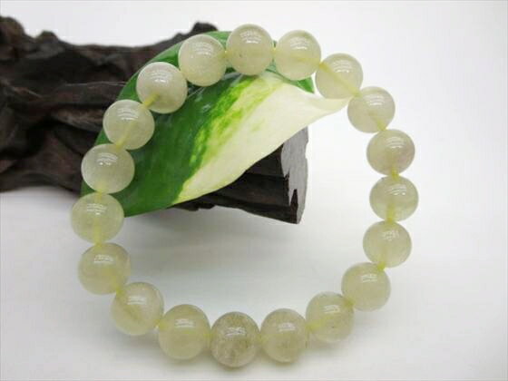 【ブレスレット】 リビアングラス ☆商品情報☆ 石サイズ：Φ10.5±0.2mm 粒数：19粒 重さ：約25.6g 手首周り：約17cm 原産地：エジプト ※鑑定済み商品ですが、鑑別書は付きません。 ※石の材質上、形状やサイズのばらつき、表...