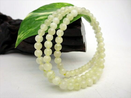 【ブレスレット】 リビアングラス ☆商品情報☆ 石サイズ：Φ5±0.2mm 粒数：108〜112粒 重さ：16〜17g 手首回り：16-20cm 原産地：エジプト オペロンゴム使用 手首に巻き付けて使用できます。手首周り16cmで3連ブレス...