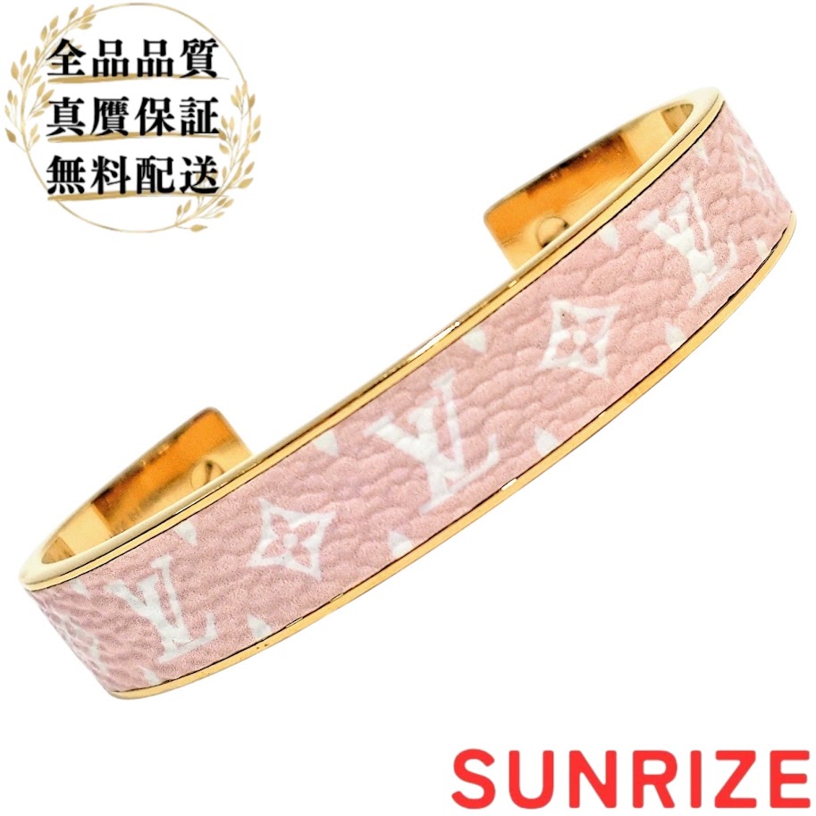LOUIS VUITTON（ルイ・ヴィトン）のジョンク・ワイルド、LVエスカルラインのブレスレットです。ピンク×ゴールドの華やかなカラーリングに、モノグラムが映える存在感のあるデザインで、手元をスタイリッシュに彩るアイテムです。型番はM67...