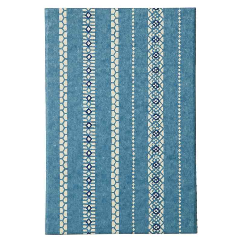 尚雅堂 友禅 朱印帳 goen 表題シール付き ブルー B-4【サイズ】12×18cm【ページ数】蛇腹式:11山 44ページ【本文紙】無地 白【表紙】友禅和紙 【裏表紙】タント紙【付属品】表題シール付属