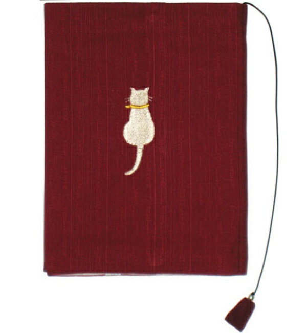 商品特徴 細い細い糸で刺しゅうしたしっぽ猫の商品です。本体は麻の入った綿素材で切り替えのプリントはオリジナルでデザインしています。しおりの先にはちりめん素材の手作りのモチーフが付いています。 きっと返事はしっぽでするのでしょうね。全品日本製...
