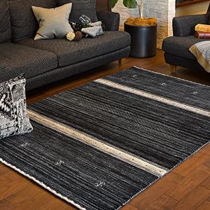 商品紹介とても細くやわらかくやさしいタッチ感が魅力のニュージーランドウールを100％使用し、貴重な手機織機によって丁寧に織り上げました。水洗いをしっかり3回することにより、遊び毛を減らしています。使用時間の経過とともに味わいが深まる「ギャッ...