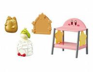 発売日 2018/05/21 メーカー リーメント 型番 - JAN 4521121204055 備考 商品解説■カービィのインテリアがいっぱいのお部屋をイメージしたミニチュアフィギュア。カービィファンにはおなじみの仲間達や敵キャラなどを多...