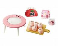 発売日 2018/05/21 メーカー リーメント 型番 - JAN 4521121204055 備考 商品解説■カービィのインテリアがいっぱいのお部屋をイメージしたミニチュアフィギュア。カービィファンにはおなじみの仲間達や敵キャラなどを多...
