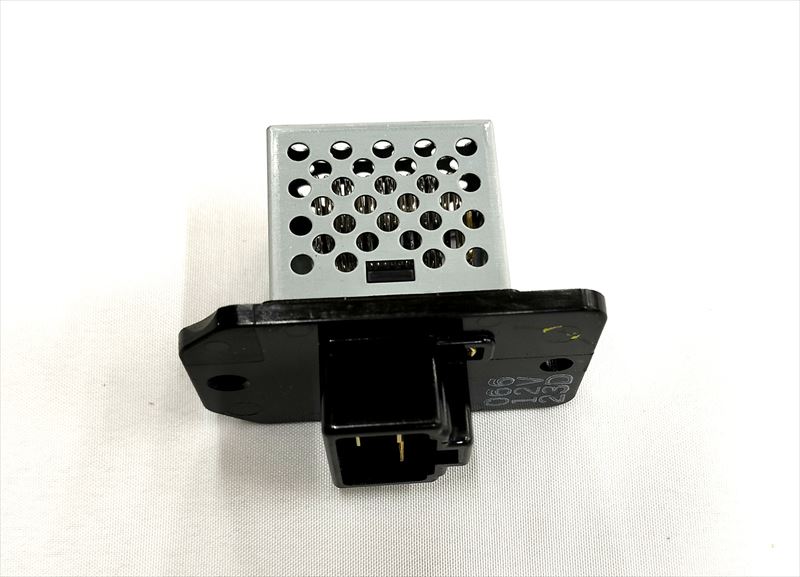 品名 ヒーターレジスタのみ車種名クリッパーメーカー日産型式GBD-U71T純正品番27015-6A00A