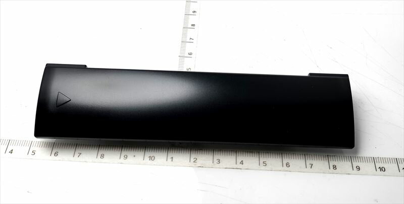 品名 『右側』のモールのカバーのみ車種名アウトランダーメーカー三菱型式DLA-GG2W純正品番7400A472