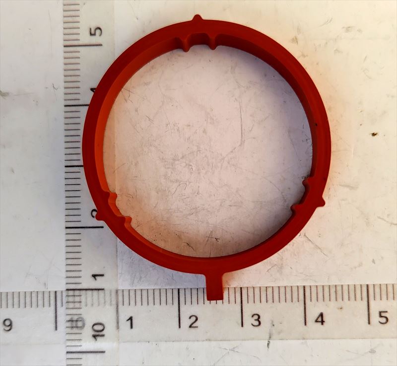 メーカー:三菱品番:1542A048名称:インレットマニホールドガスケット英語:Gasket，Inlet Manifoldエンジンの吸気系統に取り付ける薄い密封部品です。接合部から空気が漏れるのを防ぎ，エンジンへ適切な量の空気を送るために使...