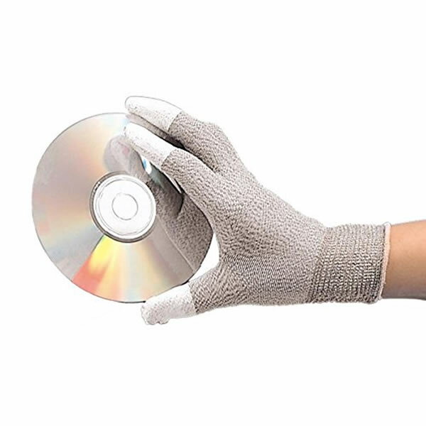 ●静電気放電保護に求められる1×106〜1×108Ωsqレベルの表面抵抗値を持っており安心してお使いいただけます。 ●縫い目のないシームレス編手袋で伸縮性・通気性に富み、ムレにくく快適な作業が行えます。 ●指先をウレタンコートしておりすべり...