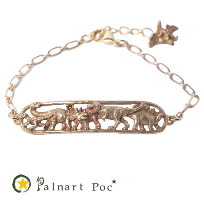 ★商品情報★ ・ブランド ：Palnart Poc パルナートポック ・商品名　 ：ダイナソー ブレスレット ・素材　　 ：モチーフ ピューター チェーン 真鍮 ・サイズ　 ：縦11mm×横48mm [腕回り]17cm+アジャスター約2.5...