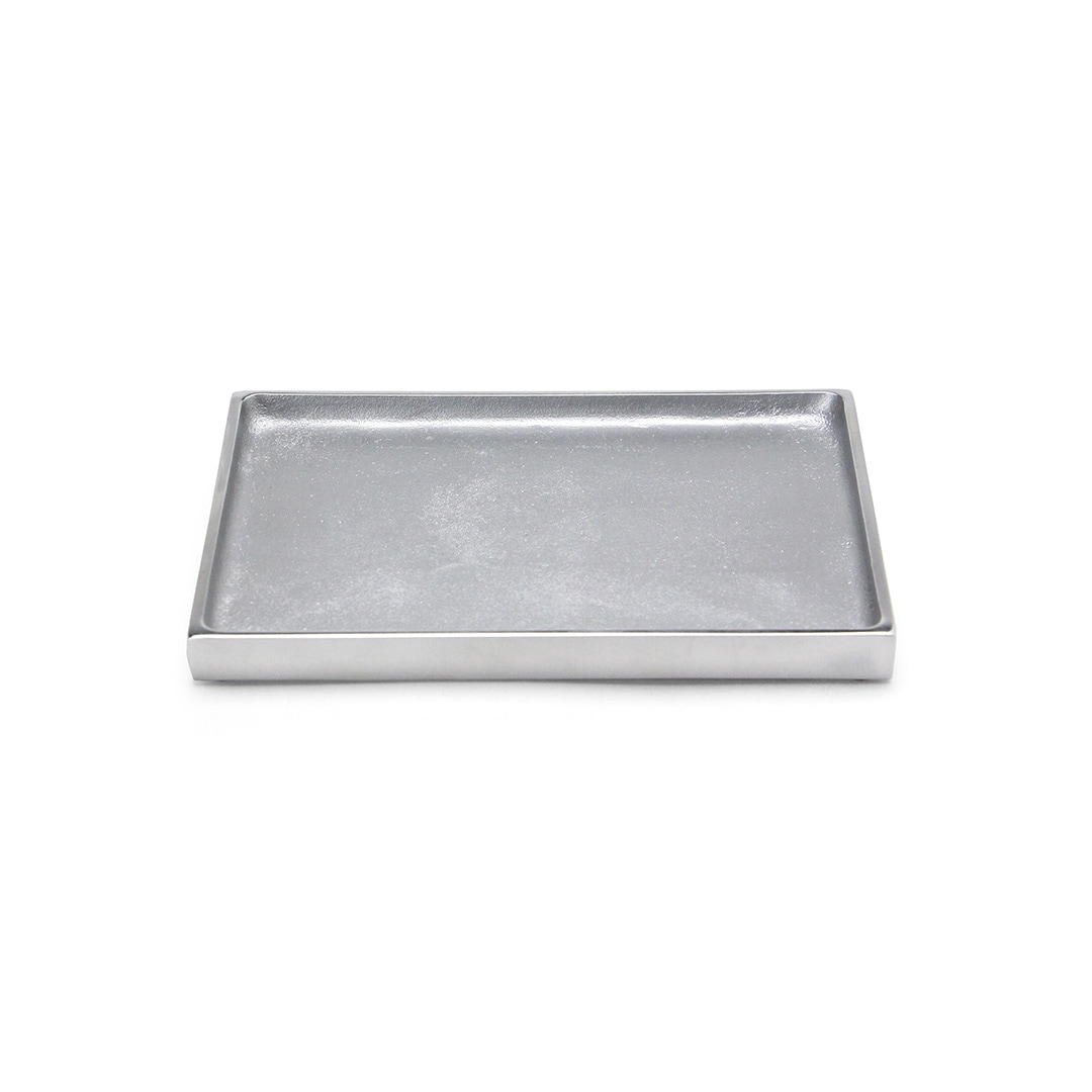 多目的に使用できる、シンプルなアルミニウムトレイ 商品情報 ・ブランド ：DETAL ディテール ・商品名　 ：アルミニウム トレイ レクタングル Lサイズ ・素材　　 ：Aluminium アルミニウム ・サイズ　 ：W15.5×D11....