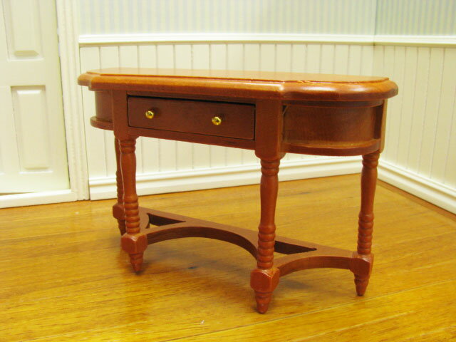 素敵なお色で、お値段もお手頃（＊＾＾＊）なサイドボードができました！もちろん、引き出しも可動しますよ！天板が広く、お花や写真など沢山飾れますが、奥行きがあまりないので、使いやすいと思います！ぜひあなたのドールハウスにお役立てください！！ソフ...