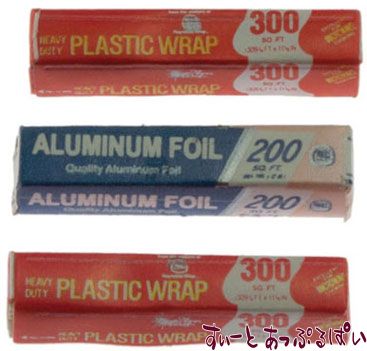 ラップとホイルのミニチュアです。中身は入っていません。キッチンに置くだけでかわいいですね！スケールは1/12です。ぜひあなたのドールハウスに！サイズ：5x5x26mm