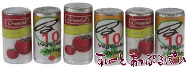 缶詰のミニチュアです。6本セットです。ラベルを見ると、「トマトジュース」「ベジタブルジュース」となっています。木製の筒を銀色に着色し、ラベルを貼ったものと思います。お店屋さんや冷蔵庫の中等にいかがでしょうか？写真でもわかるように、高さには多...