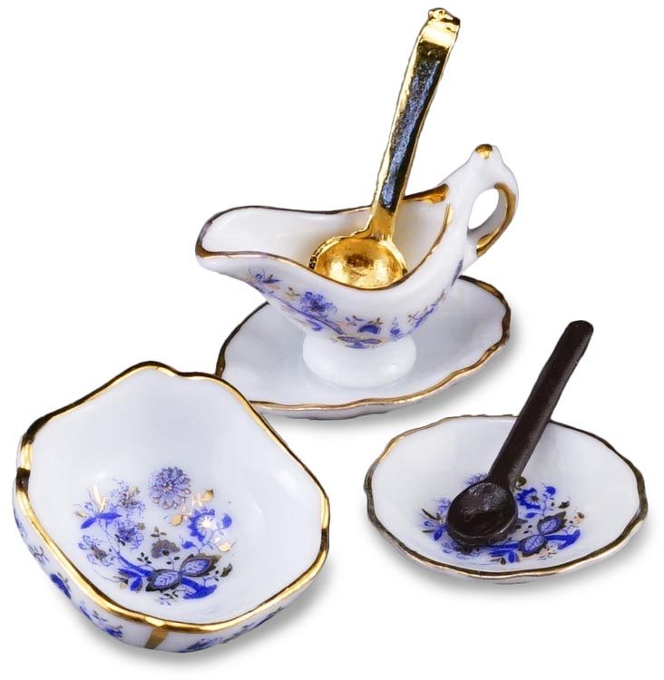 ドイツロイター社製のミニチュアです。ソース用の食器セットです。スプーンもセットで、いいですね！木の葉型のお皿とその上のスープポットは接着されています。スプーンは接着されていません。木の葉型のお皿のサイズ：23x17ミリ。ボウルの直径約20ミ...