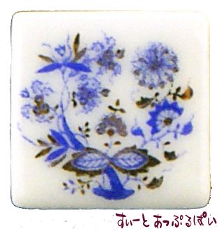 陶器製のタイル12枚セットです！下写真のように、ロイター社の暖炉などをデコレーションすることができます。もちろん、他のことに使ってもOKですよ！タイル一枚のサイズ：13x13mm、厚み約2mm