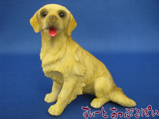 ゴールデンレトリバーのミニチュアです。レジン製で少し重みがあります。「超リアル！」というほどではないですが、やっぱり動物がいるのといないのでは、お部屋の臨場感も違ってきますよね！是非お迎えしてあげて下さい。※毛並みのお色は、お使いのモニター...