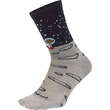 ■商品詳細■ブランドDeFeetデフィート■商品名Aireator 6in Sockエアイーター 6インチ ソック■商品状態新品・並行輸入品■色Moon Doggo/Grey/Navy■備考(取寄) デフィート エアイーター 6インチ ソッ...