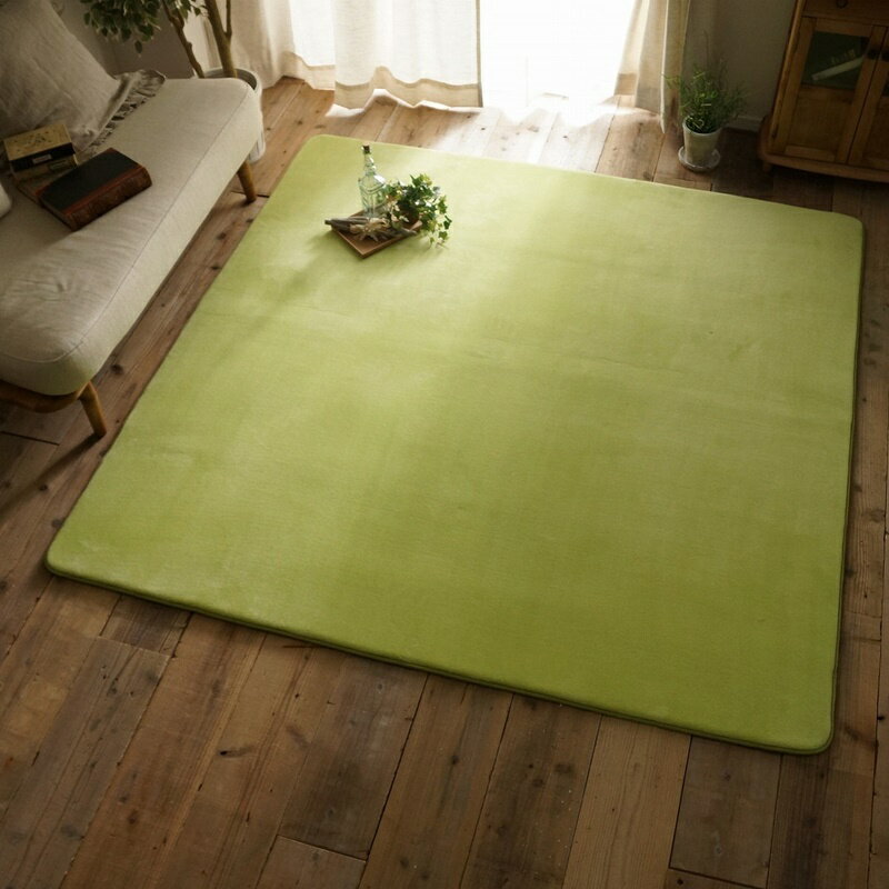 はっ水効果で汚れが付きにくい！また、全厚約20mmで底付き感も軽減します。低ホルムアルデヒドのオールシーズン対応ウォッシャブルラグ。毛足が短く、ラグにゴミが絡みにくいため掃除がとっても簡単です。また、手洗い洗いが可能+低ホルムアルデヒド製品...