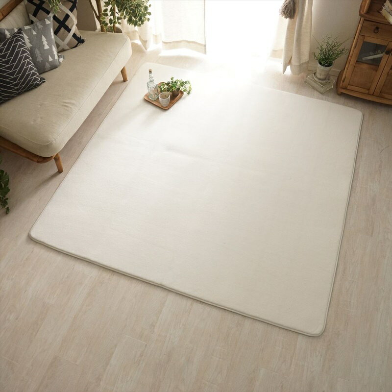 はっ水効果で汚れが付きにくい！また、全厚約20mmで底付き感も軽減します。低ホルムアルデヒドのオールシーズン対応ウォッシャブルラグ。毛足が短く、ラグにゴミが絡みにくいため掃除がとっても簡単です。また、手洗い洗いが可能+低ホルムアルデヒド製品...