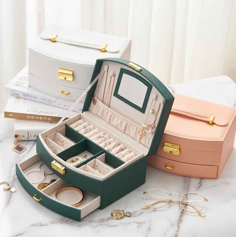 送料について複数在庫、追加可、何点でも同梱配送は可能です。北海道沖縄離島への配送は商品によって異なる別途送料がかかります。商品詳細商品 内容 ケース 商品 特徴 ケース 仕様 付属品：無し 素材:高級皮革、ベロア素材、高級金属 生産国：中国...