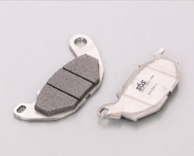安定した制動力と高い耐久性を誇るSBSブレーキパッド。 DS-1パッド 初期制動から食いつき、そのフィーリングのまま奥の握り込みまで一定の摩擦力を維持していくタイプ。 ※必ず現在使用しているパッドをご確認下さい。 ●レーシングパッドの使用上...