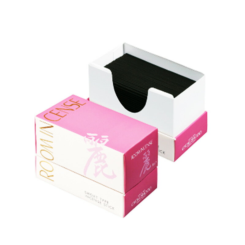 品名：煙りの少ない　ROOM INCENSE LIVING（ルームインセンスリビング）　麗（れい） 寸法：約90mm 燃焼時間：約20分 内容量：約100g パッケージ：紙箱　長さ100×奥行き52×高さ65（mm） 香り：麗しいローズの香...