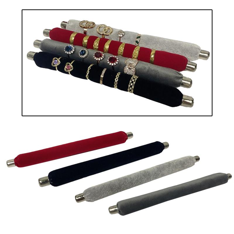 スポンジジュエリーディスプレイオーガナイザーフィンガーリングバー。ベルベットの布で包み、指輪を傷から守ります。滑らかで繊細なハンドル。豪華でエレガント。全長：21cm / 8.27inch友人や家族への素晴らしい贈り物。 説明: スポンジジ...