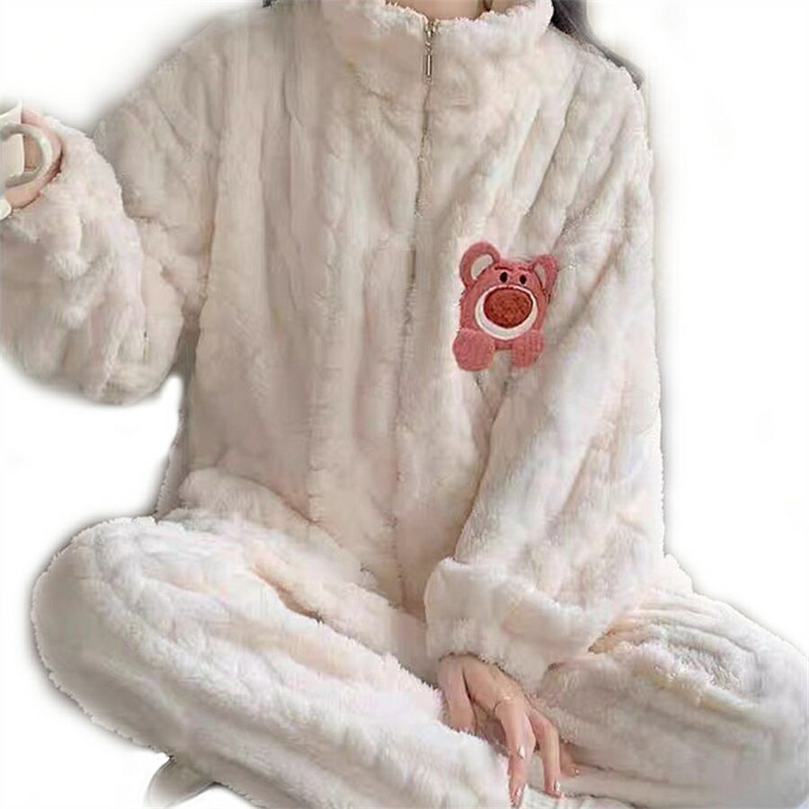 寒い季節にぴったりの「プルオーバー ゆったり かわいい 秋冬 長ズボン レディース ルームウェア 寝巻き 上下セット」は、もこもこでふわふわの素材が特徴です。長袖のプルオーバーと長ズボンのセットで、全身を暖かく包み込みます。特に寒さ対策に優...