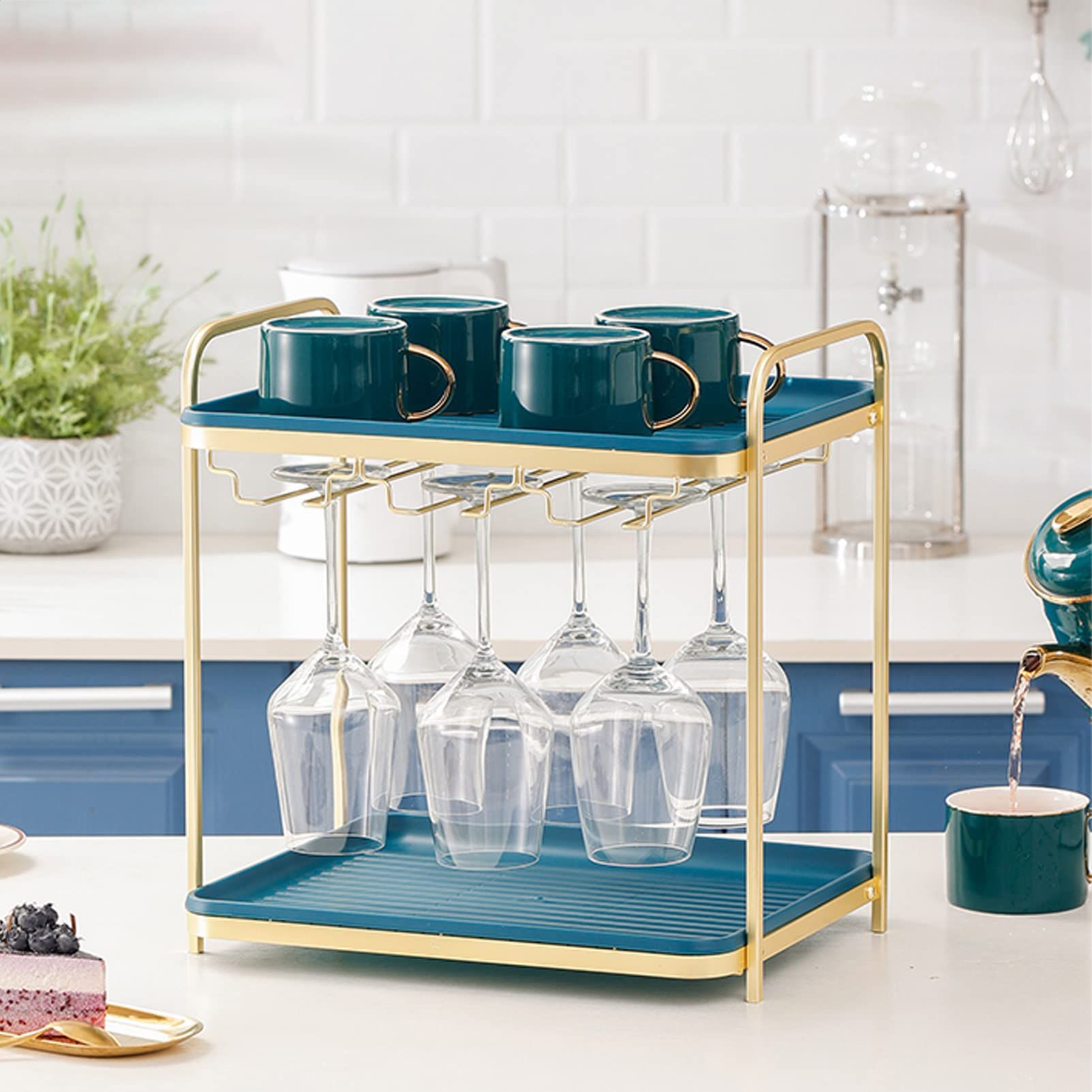 【ワイングラスホルダー】：下に配置した横長のフックには、最大12個のワイングラスホルダーを収納できます。 サイズや種類の異なるワイングラスを掛けることができます。 自宅での友人へのおもてなしに最適です。【高品質】：酒棚は鉄製で、頑丈で耐久性...