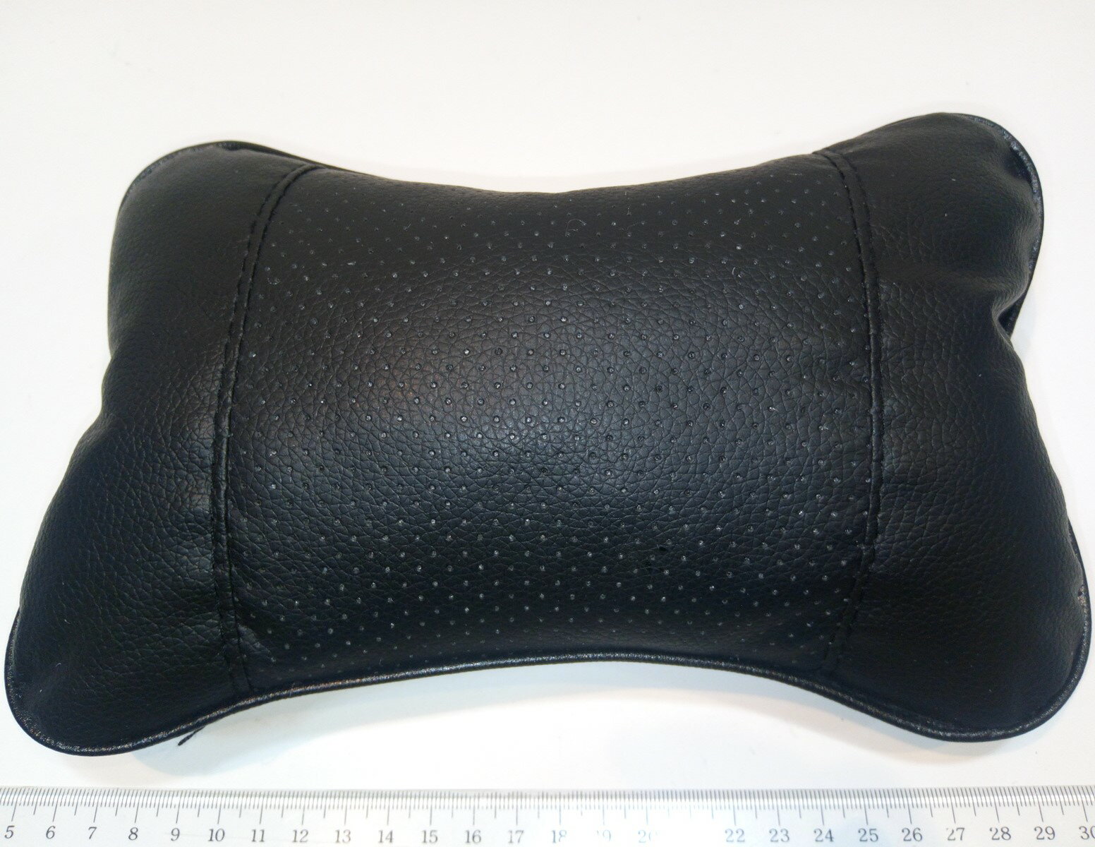 PUレザーの首枕 ヘッドの痛みの緩和のためのヘッドレストクッション ゴムバンド付き 車の椅子に取付やすい。 通気性のあるメッシュデザイン 首の保護: この枕は優れた首のサポートを提供し、運転中の緊張や不快感から保護。 リラックスした拘束: ...