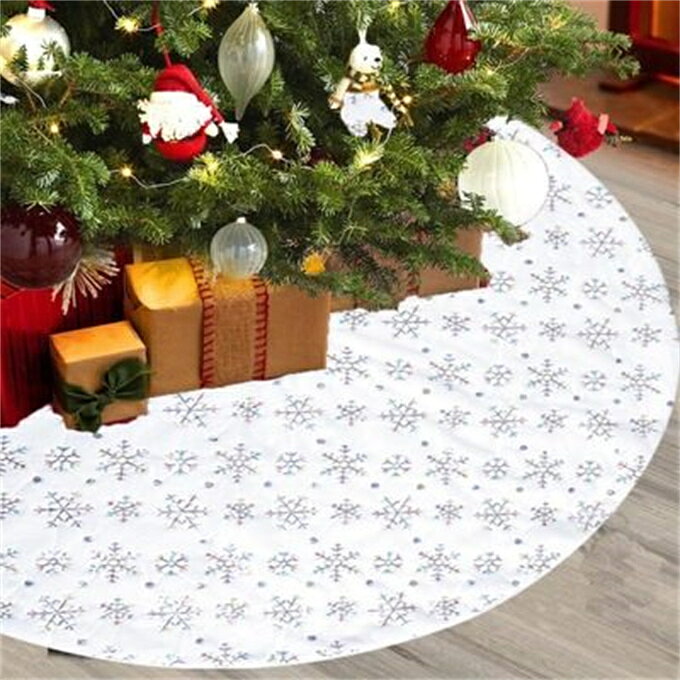 商品情報 クリスマスツリーの土台部分をおしゃれに隠せるツリースカートです。ツリーの土台部分をしっかり隠せるので、ツリー全体の見栄えを良くしてくれます。 ツリーの土台が気になっているという方は、今年のクリスマスから装飾アイテムにツリースカート...