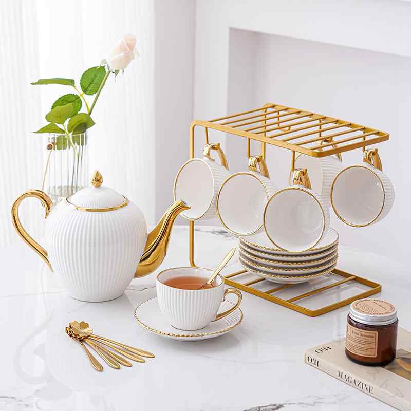 ・カテゴリ: コーヒーカップ・スタイル: 北欧、シンプル・柄: 金縁・スタンドカラー: ブラック、ゴールド・使用場所: オフィス、家庭、バー、レストラン、アウトドア、カフェ、茶室・重量: 約300g・高さ: 8.7cm・容量: 200ml ...