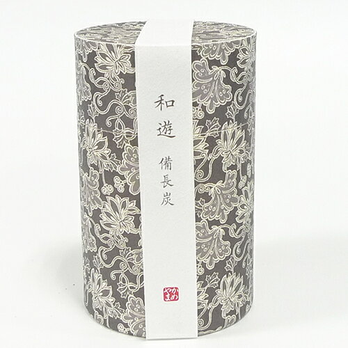 商品情報小函寸法Φ63×H103mm燃焼時間約19分内容量約90g【線香】和遊　備長炭　筒型【ミニ寸線香】【カメヤマ】【和柄】 可愛い和柄パッケージが人気！リビングやミニ仏壇でも使いやすい、ミニ寸のお線香です。 備長炭 煙が極々少量の備長炭...