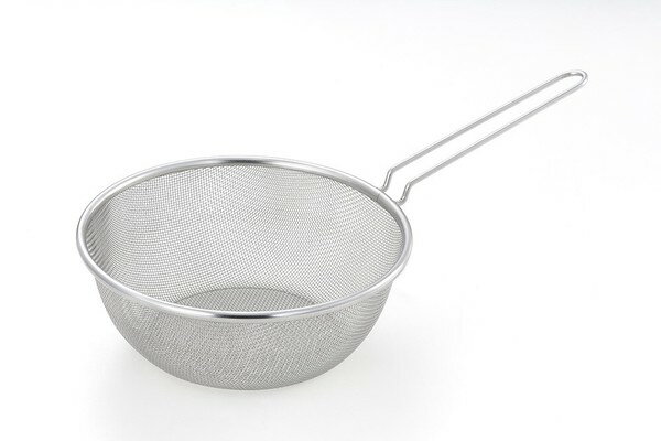 味壱雪平鍋20cm専用ストレーナー だし取りやお湯切りに便利です。 味壱雪平鍋20cmはこちら サイズ 全長36.5x奥行21x高さ13cm 重量（g）185 素材 アミ/18-8ステンレス0.45×14メッシュ 枠部/18-8ステンレス(...