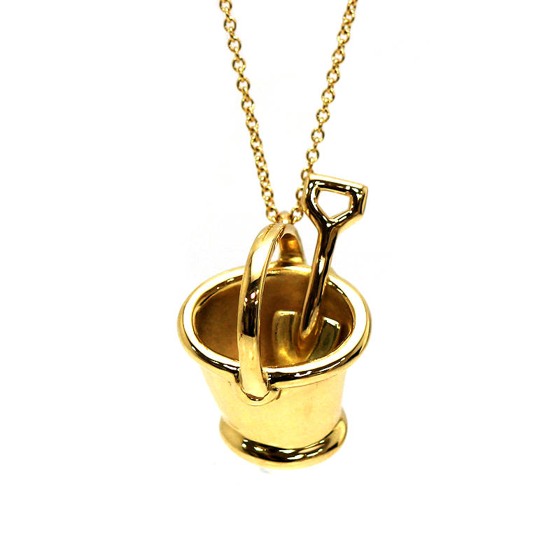 ブランド Tiffany&Co. / ティファニー 商品名 バケツネックレス 素材 18金イエローゴールド サイズ チェーン約41cm トップ縦約2cm×横約1.5cm 重さ 約9.0g 付属品 - 状態 AAランク(USEDにより若干の小...