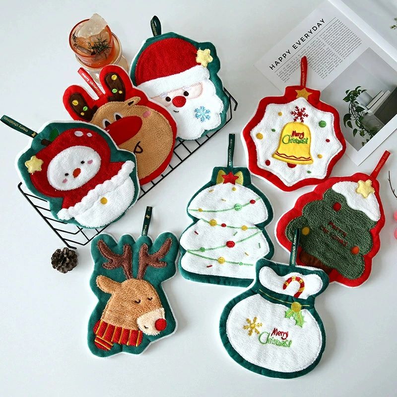 製品の特徴【?? キュートなクリスマスデザイン】「HAPPY EVERYDAY」のポジティブなメッセージ入りサンタと雪の結晶の愛らしいイラスト温かみのある赤系カラーがキッチンを明るく演出【?? 高品質サンゴベルベット素材】極細繊維が手肌を優...