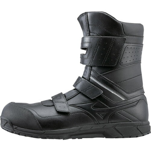 【特長】●手に取って履いてわかる軽量タイプの半長靴です。●ズボンの裾が出にくいように内側部分に滑り止め加工を採用しています。【用途】—【仕様】●寸法(cm)：27.5●足幅サイズ：3E●色：ブラック●規格：JSAA A種 合格認定●耐圧迫荷...