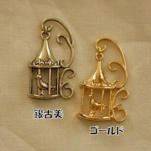【サイズ】約 2cm x 3.4cm 【素　材】合金 【カラー】アンティーク風銀古美、ゴールド 【入り数】1個入
