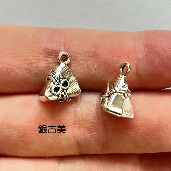 【サイズ】約 1.2cm x 1.2cm 【素　材】合金 【カラー】アンティーク風銀古美 【入り数】1個入