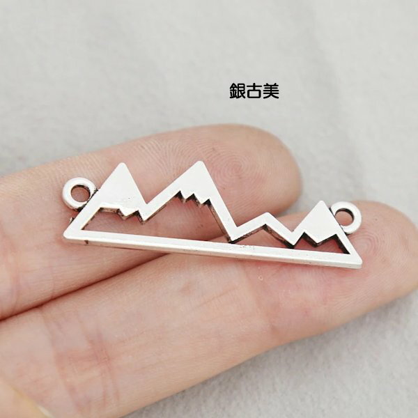 【サイズ】約 3.8cm x 1.1cm 【素　材】合金 【カラー】アンティーク風銀古美 【入り数】1個入