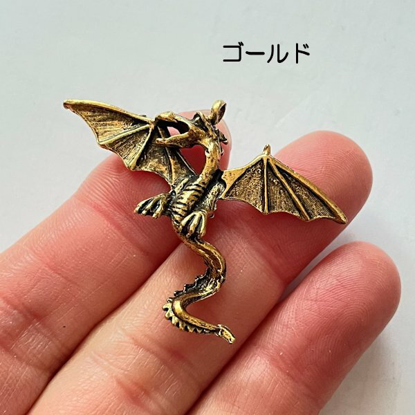 【サイズ】約 3.8cm x 4.6cm 【素　材】合金 【カラー】アンティーク風ゴールド 【入り数】1個入